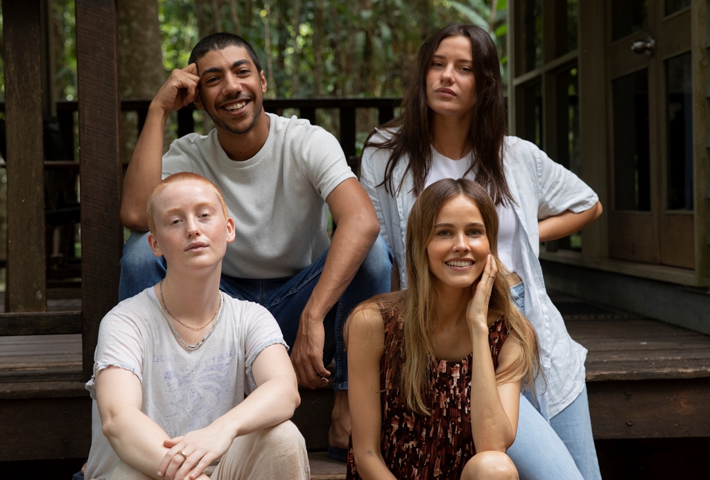 Isabel Lucas, Bobbi Salvor Menuez, Hunter Page-Lochard and Lily ...